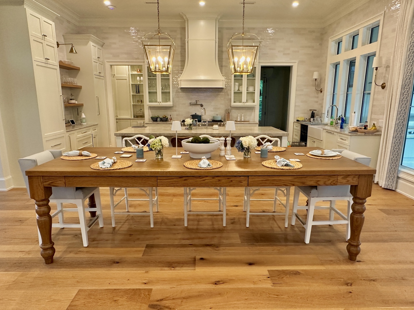 Best Dining Table Shapes for Open-Concept Homes (Rectangle vs. Round vs ...